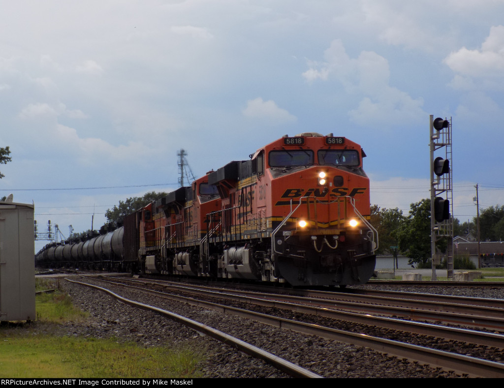 BNSF 5818